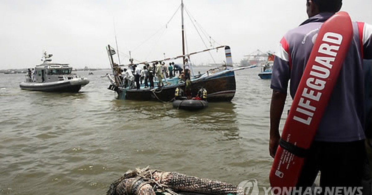 PAKISTAN BOAT CAPISIZED