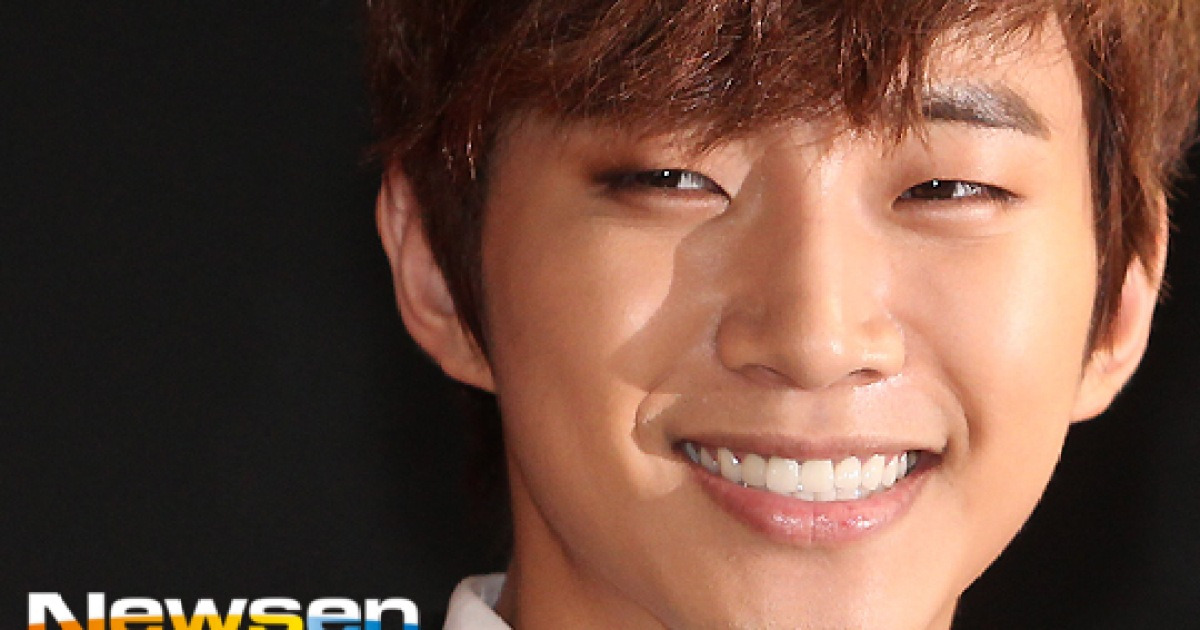 [포토엔]2PM 준호 '귀여운 미소'