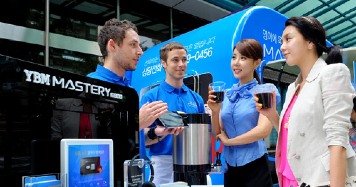 이동식 카페에서 무료로 영어 배워요