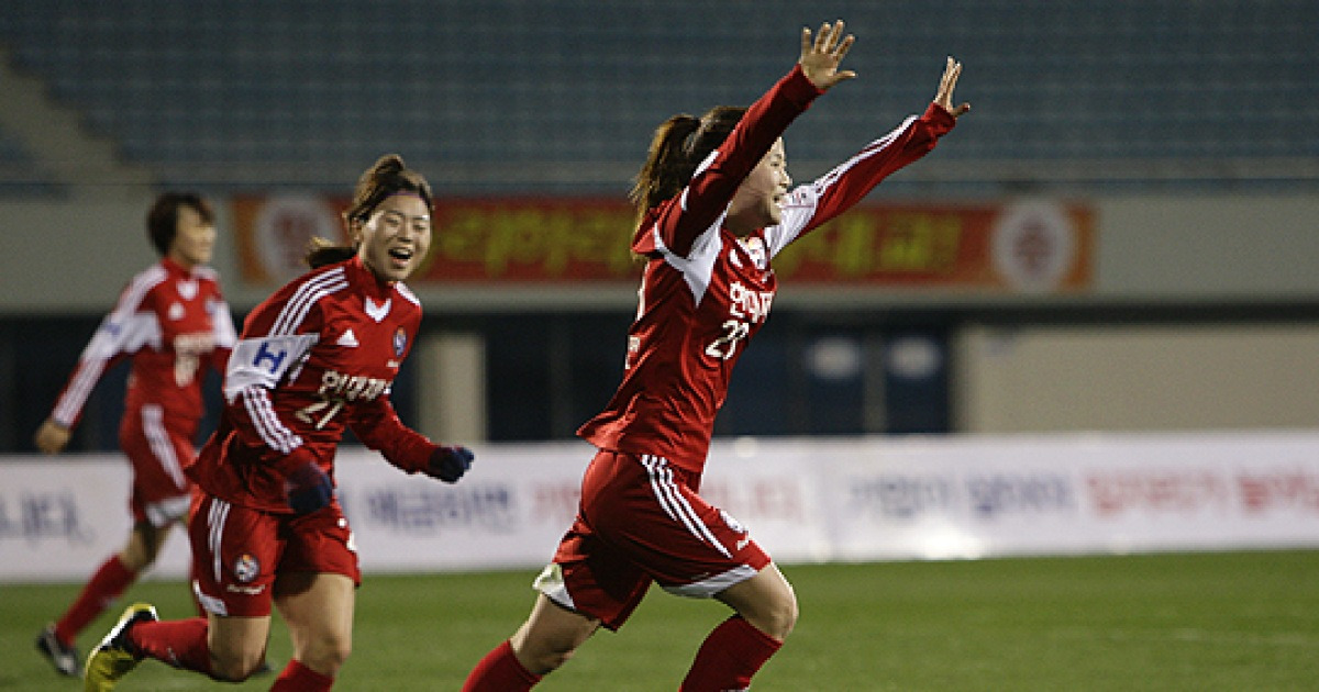 [WK리그 19R] '이민아 2골' 현대제철, 전북KSPO에 4-0 승리