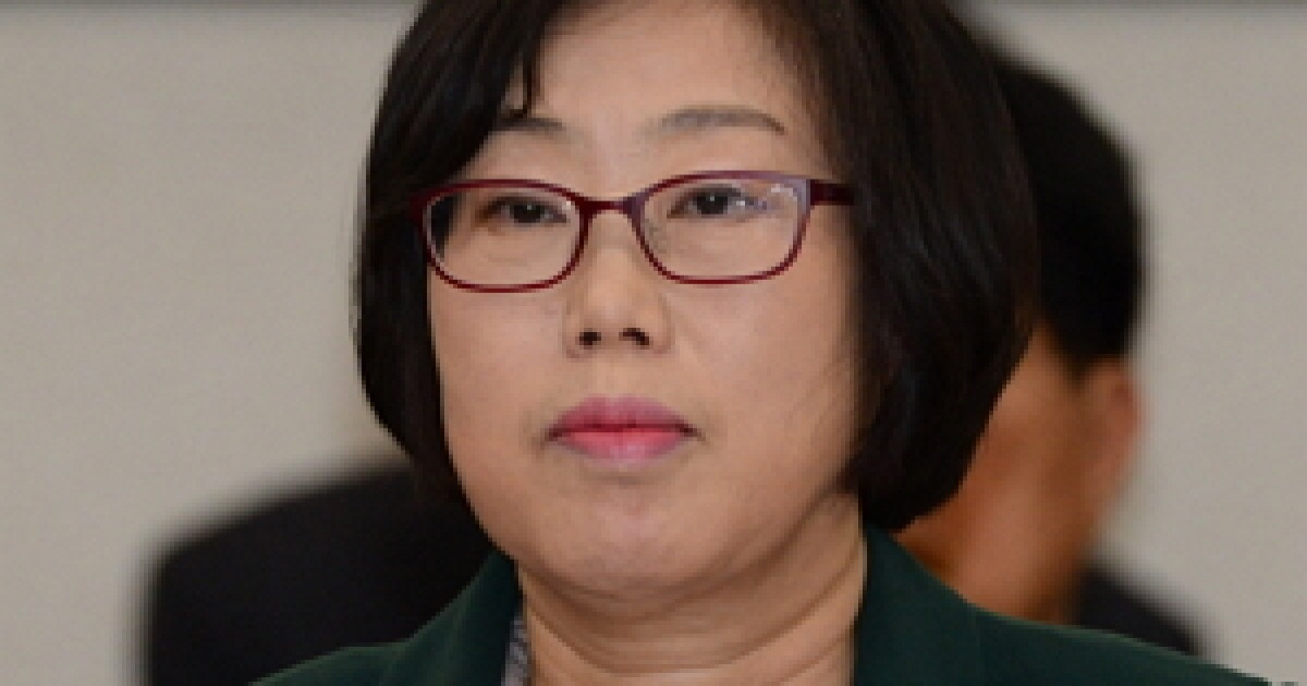Minister Yoon Jin-sook Calls Greenpeace Korea a Problem