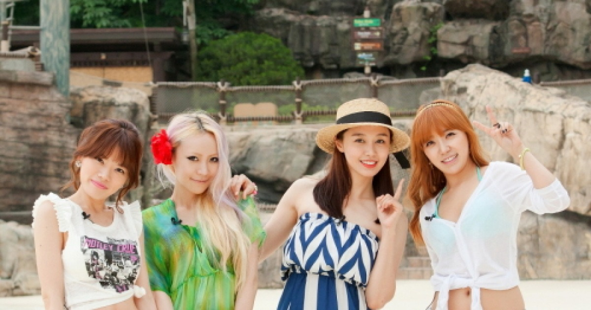 '매거진 퀸 퀸즈 9' 4MC, 시원한 비키니 자태..이목집중