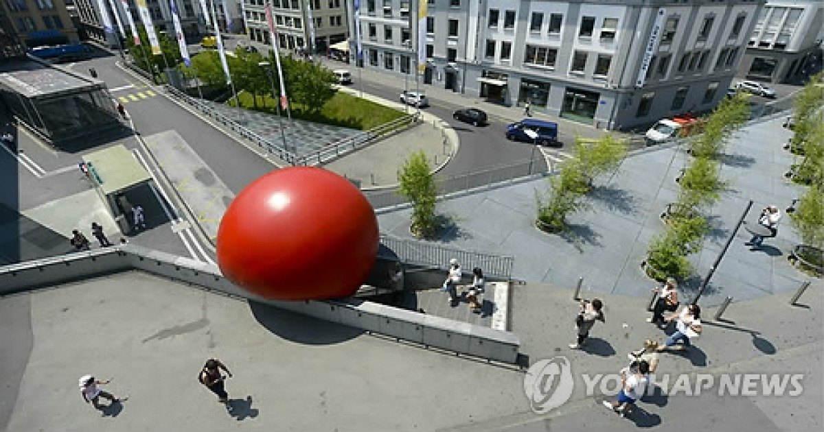 SWITZERLAND ARTS REDBALL PROJECT