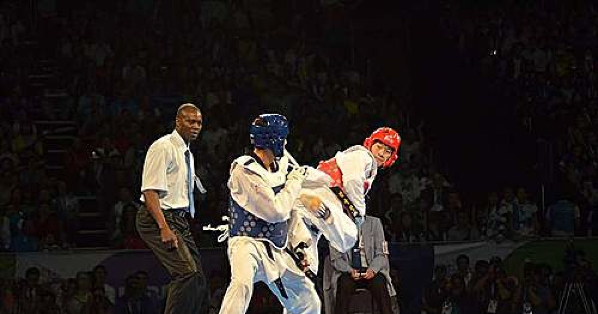 남자 -74kg 준결승, 오른발 공격하는 김유진