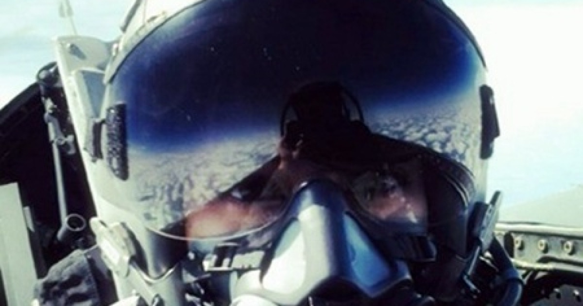 용감한 여친의 셀카, F16 조종하는 내 여자친구