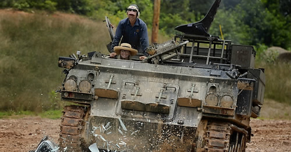 USA FEATURE PACKAGE TANK DRIVING SCHOOL