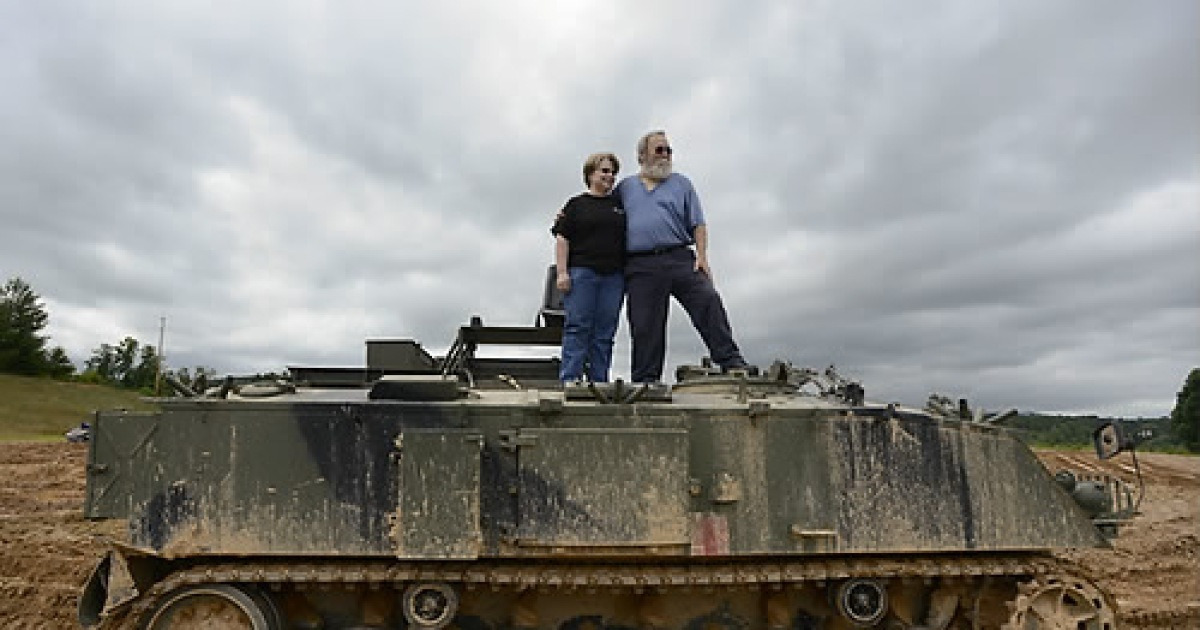 USA FEATURE PACKAGE TANK DRIVING SCHOOL