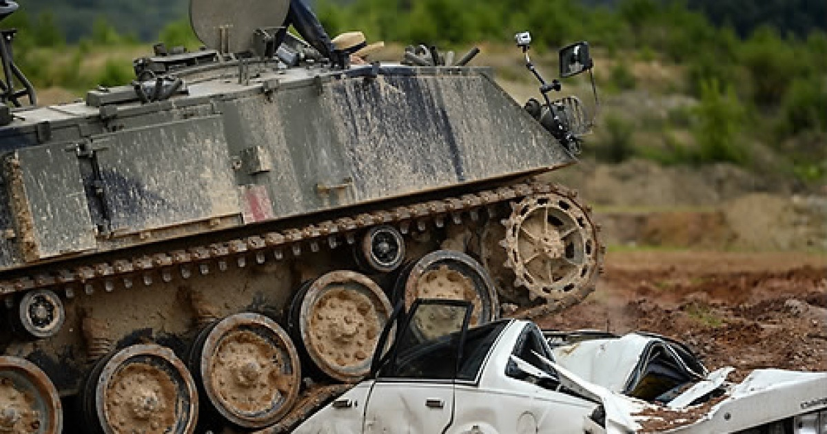 USA FEATURE PACKAGE TANK DRIVING SCHOOL