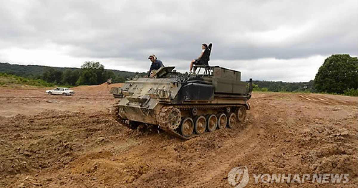 USA FEATURE PACKAGE TANK DRIVING SCHOOL