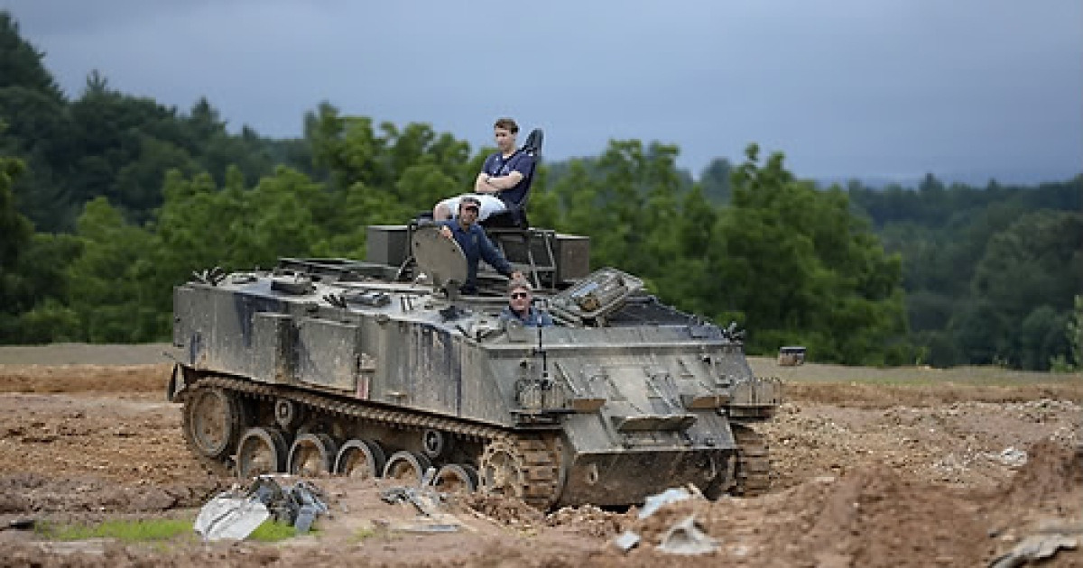 USA FEATURE PACKAGE TANK DRIVING SCHOOL