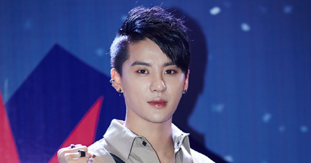 XIA 준수, "中 대륙 뜨겁게 달구겠다" 상하이 기자회견서 밝혀