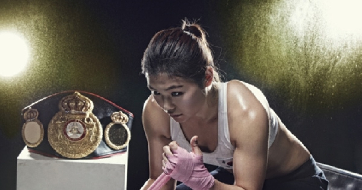 최현미, WBA 슈퍼페더급 챔피언 등극..한일전 판정승