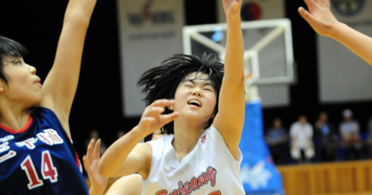 [WKBL총재배] 수정초 고나연, 거침없는 돌파로 슛