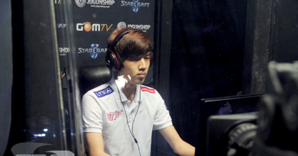 [WCS GSL]SK텔레콤 정윤종, 송영진 상대로 진땀승(1경기)