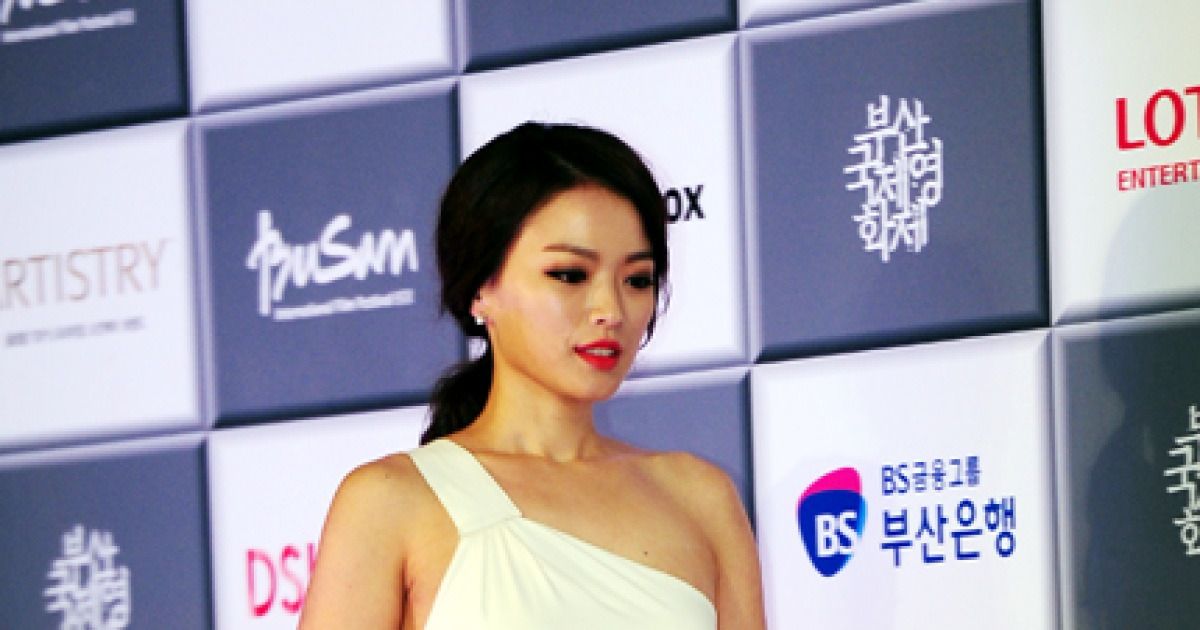 [MD포토] BIFF 레드카펫 밟는 영화배우 천우희