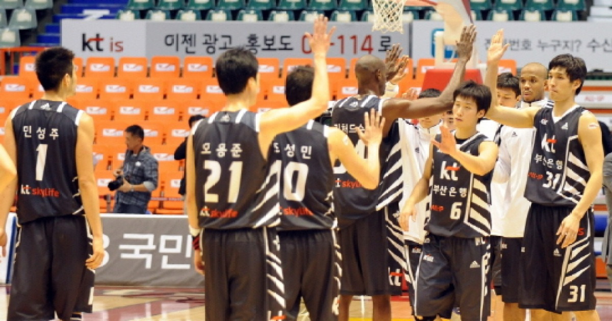 조성민 '야투율 100%' KT, KGC인삼공사 3연패로 몰아