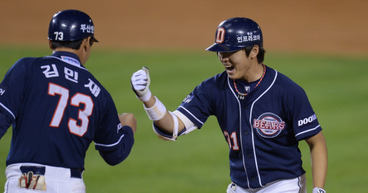 [경향포토]PO1차전, 정수빈 LG 따라 올테면 와봐