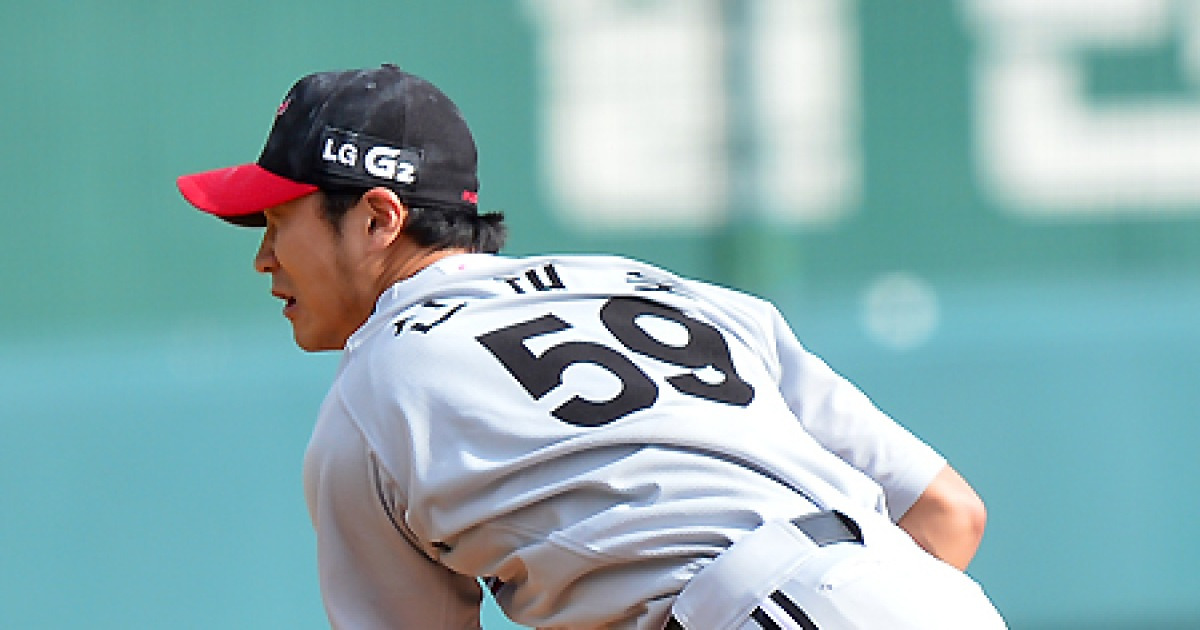 [PO3] LG 신재웅, 수비 아쉬움 속 2⅔이닝 3실점 강판