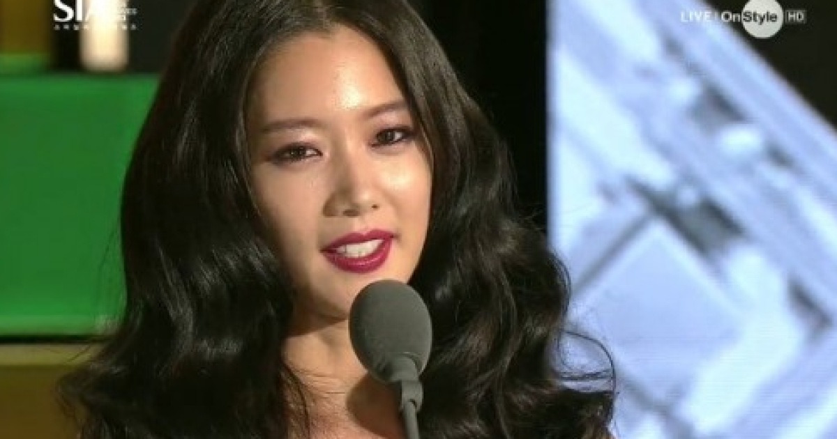 클라라, '2013 SIA' 뉴스타상.."비타민같은 존재 되겠다"