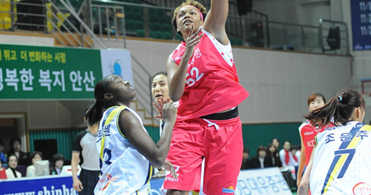 [WKBL] 이렇게 골밑에서 이기는거야.