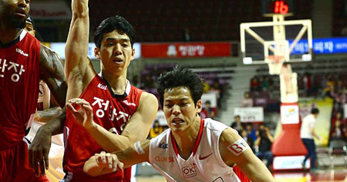 '마지막 1분' SK, KGC 추격 떨치며 선두 수성