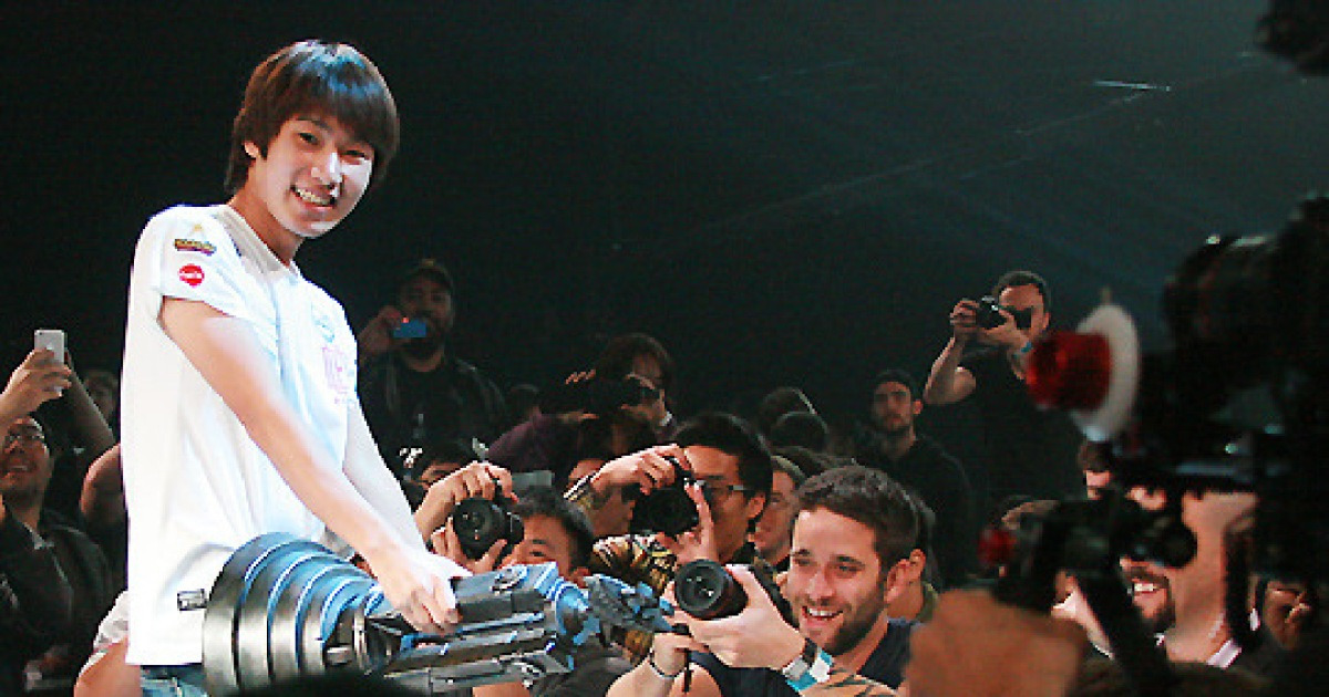 김유진, 이제동 완파하고 WCS 우승..상금 10만 달러