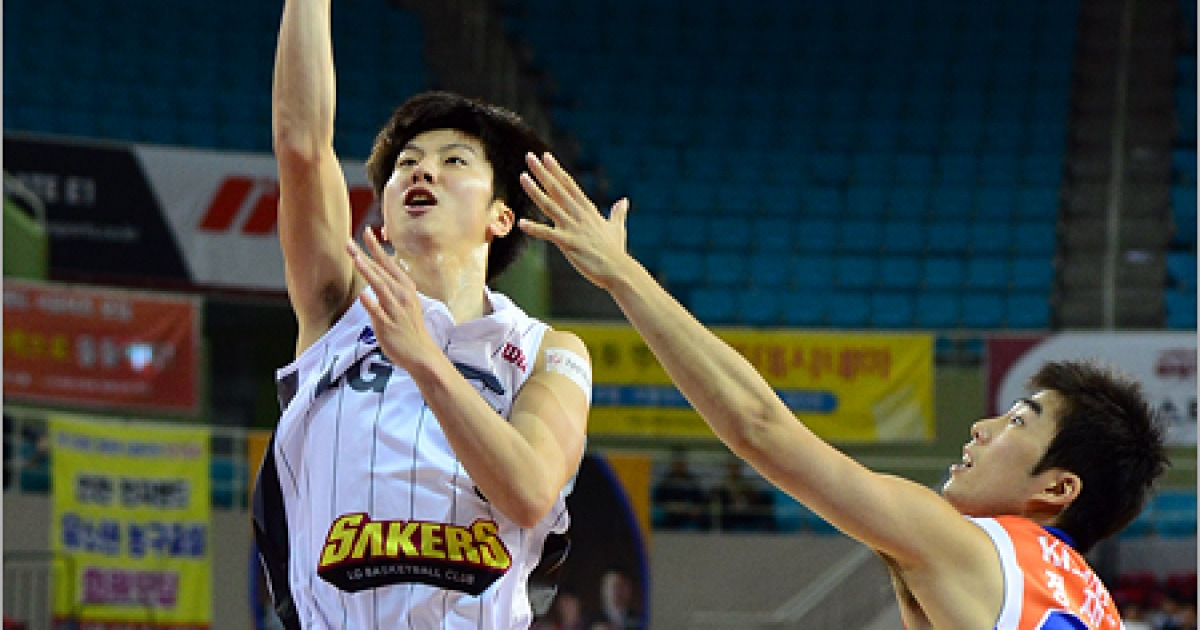 '김시래 17점 활약' LG, KGC 꺾고 4연승