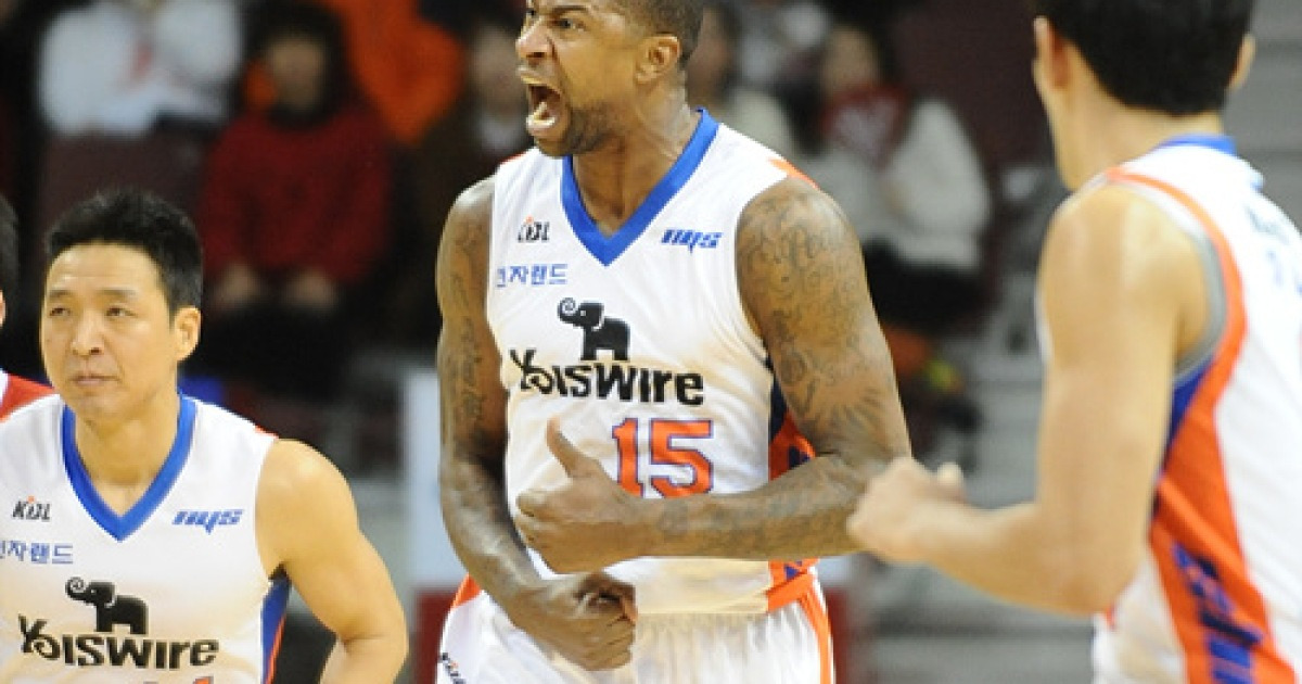 [KBL] 포웰 '오늘 나 건들지마'