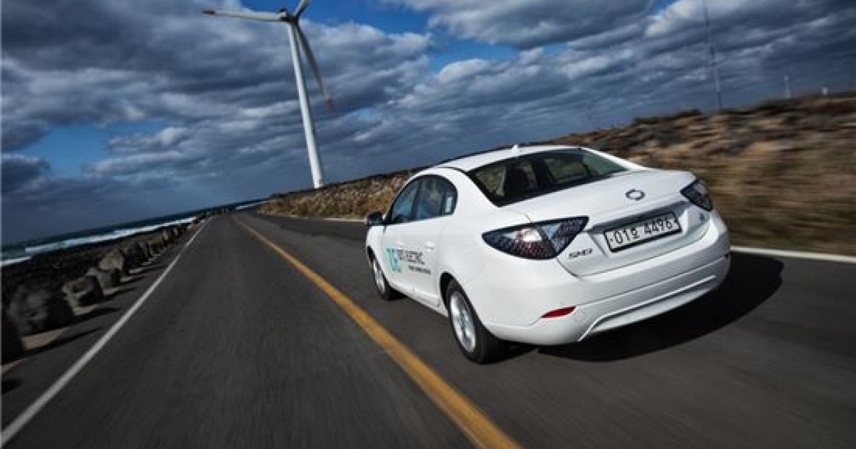 [시승기]탁월한 초기 가속..첫 준중형 전기차 르노삼성 SM3 Z.E.