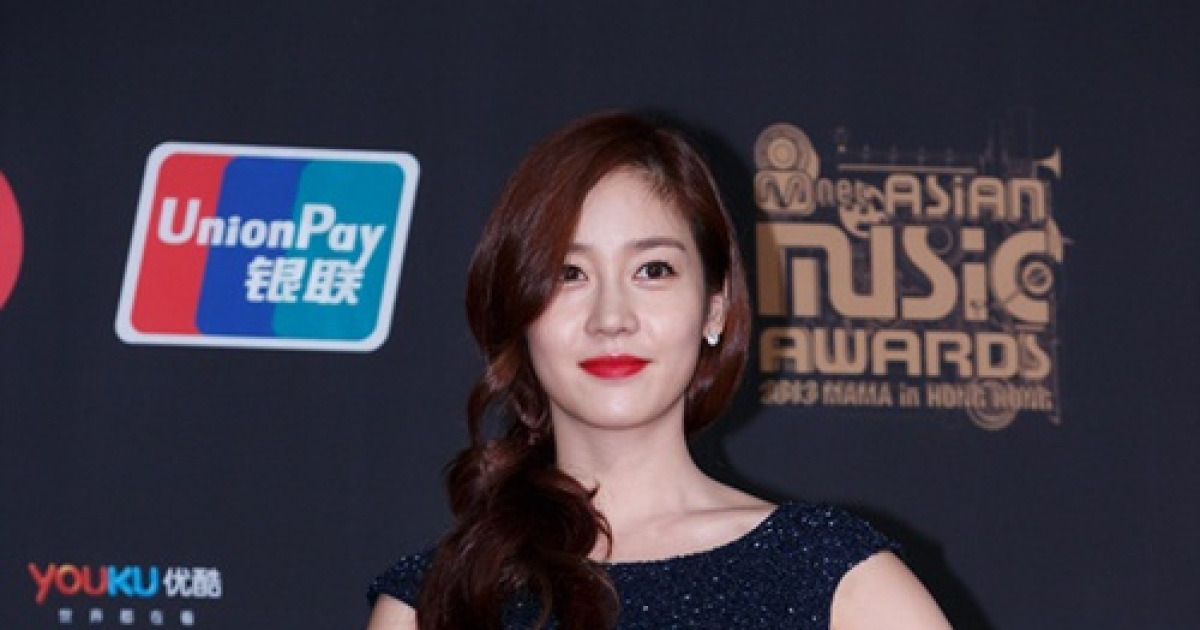 [2013 MAMA] 성유리, 강렬한 붉은 입술로 섹시미 발산