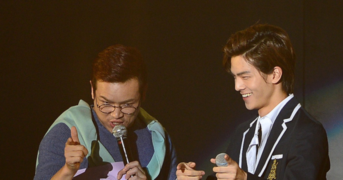 MC딩동-캡, '우리만의 인사법' [MBN포토]