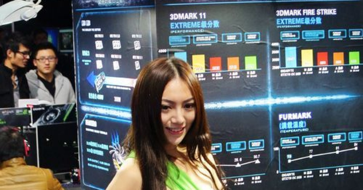 [사진]'WCG 2013' 포즈 취하는 엔비디아 모델 '내가 바로 중국미녀'