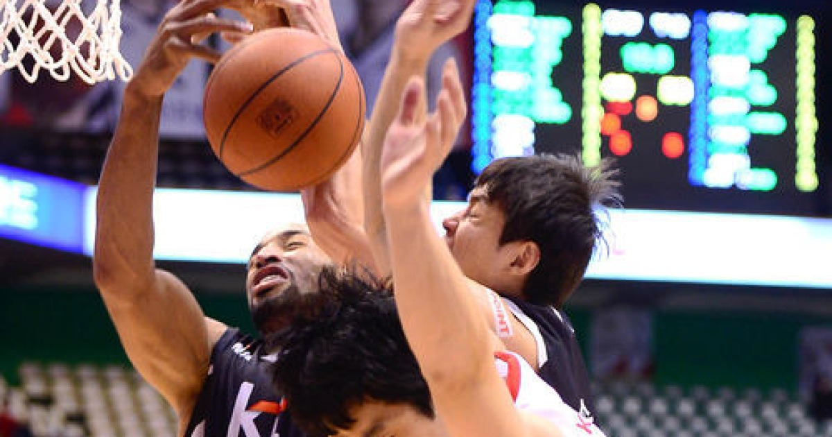 [사진]KGC-KT,'치열한 골밑 전쟁'