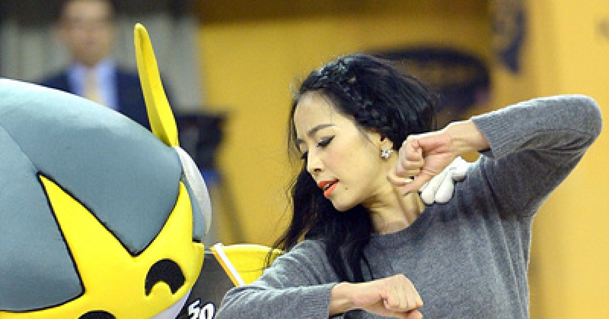 [WKBL] 치어리더, '어디에 손을 대는거야'