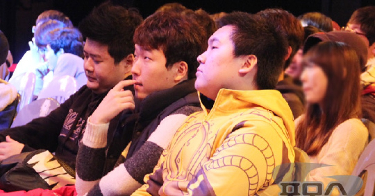 [롤챔스]경기장 방문한 KT 불리츠, "CJ 응원하러 왔어요"