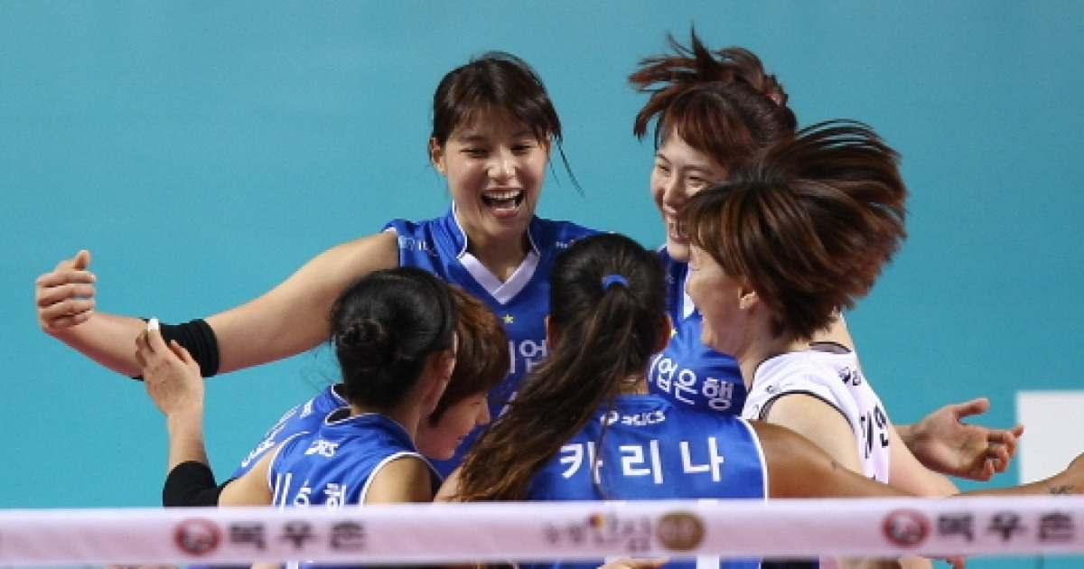 '카리나 37점' IBK, 현대건설 꺾고 3연승 질주