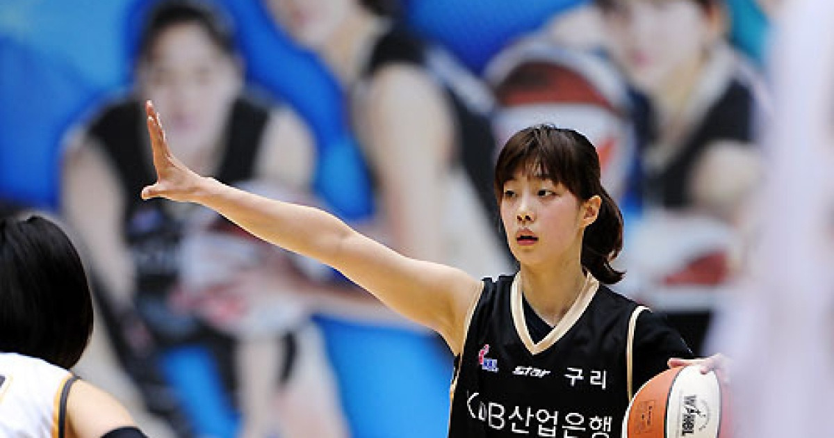 KDB생명, 연장접전 끝 삼성생명 꺾고 공동3위 껑충