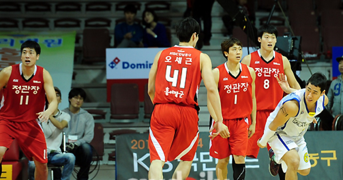 [MD포토] 아쉬운 표정의 KGC '패배에 너무 익숙한가?'