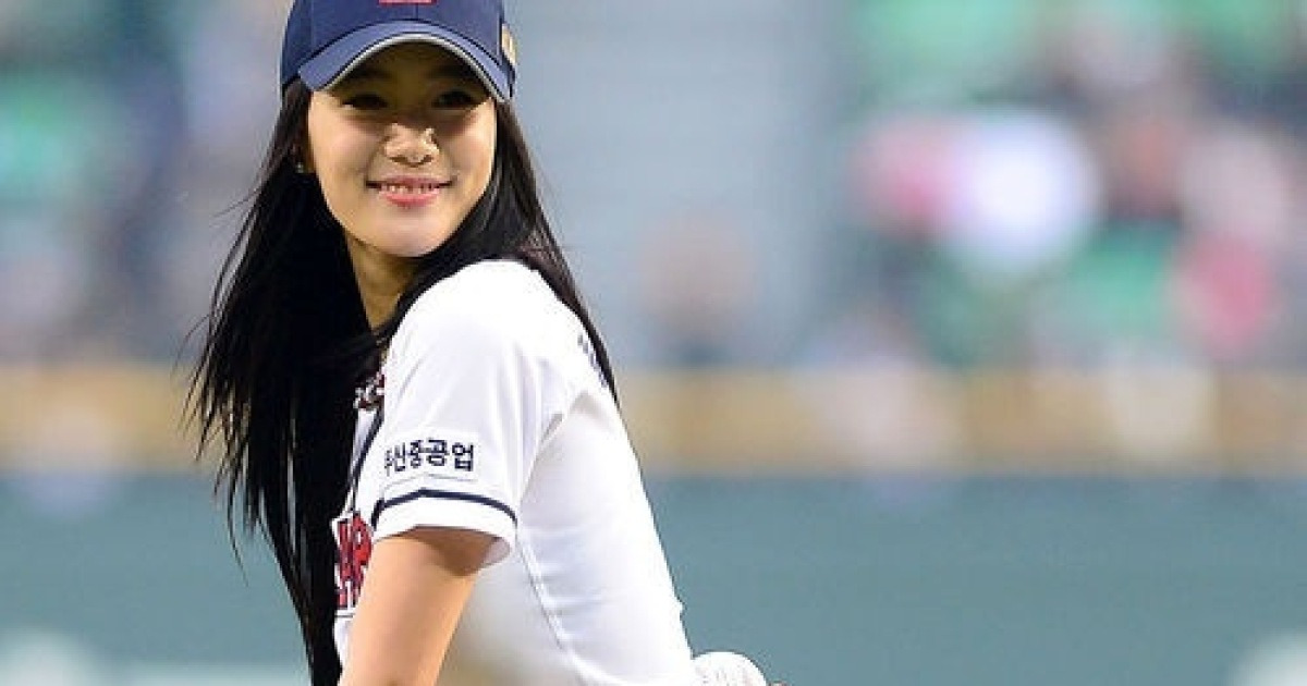 '뜨거운' 클라라 클럽 영상..네티즌 반응 후끈