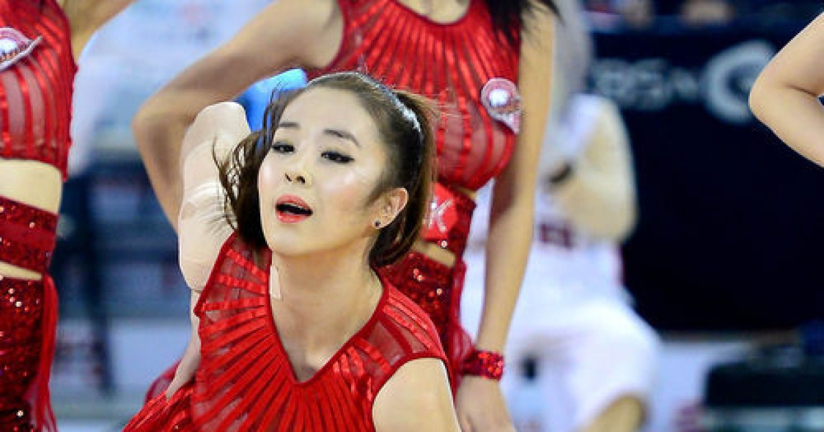 [사진]SK 치어리더,'섹시하게 각선미를 쭈욱'