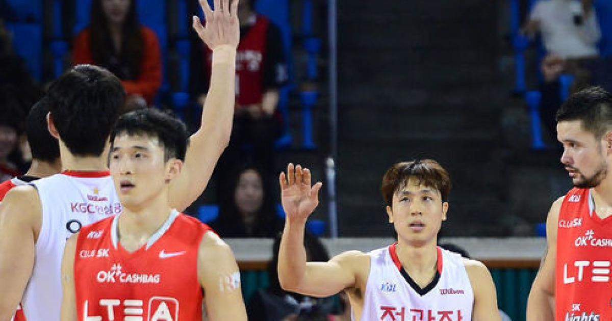 '김태술 맹활약' KGC, '선두' SK 꺾고 2연승