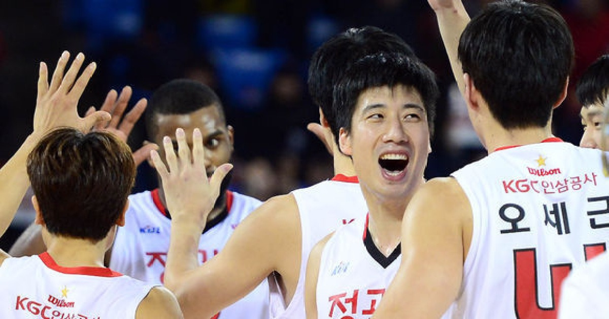 '최하위' KGC, SK 꺾고 2연승.. 모비스, SK와 '공동선두'(종합)