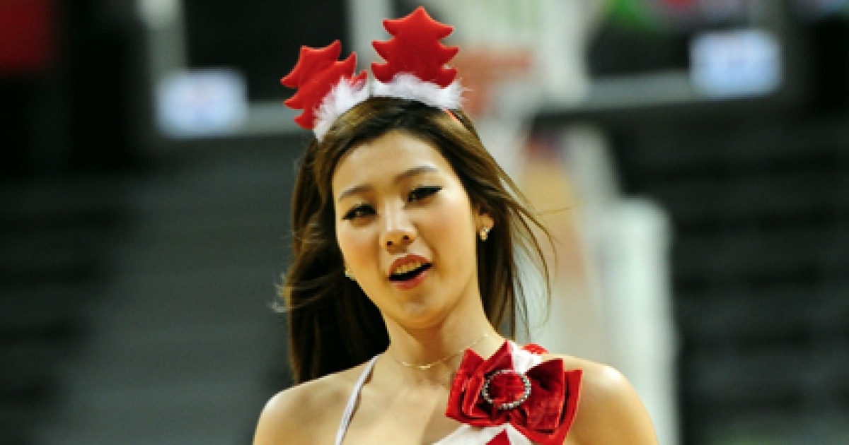 [MD포토] 섹시 산타 변신 오로라 'KGC 화이팅'