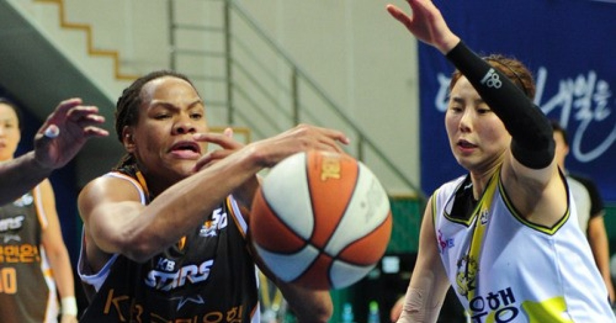 KB스타즈, KDB생명 꺾고 3위 유지