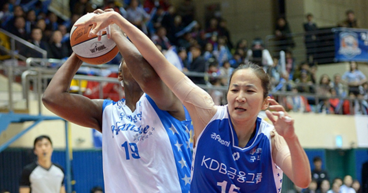 [WKBL] 신정자, '역시 무리였나'