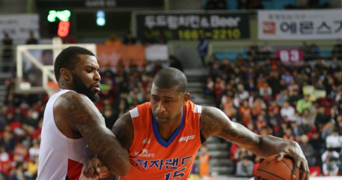 '4Q 역전극' 전자랜드, KGC 물리치고 2연승 행진