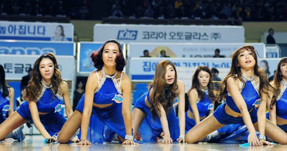 [KBL] KCC치어리더 '엉금엉금'