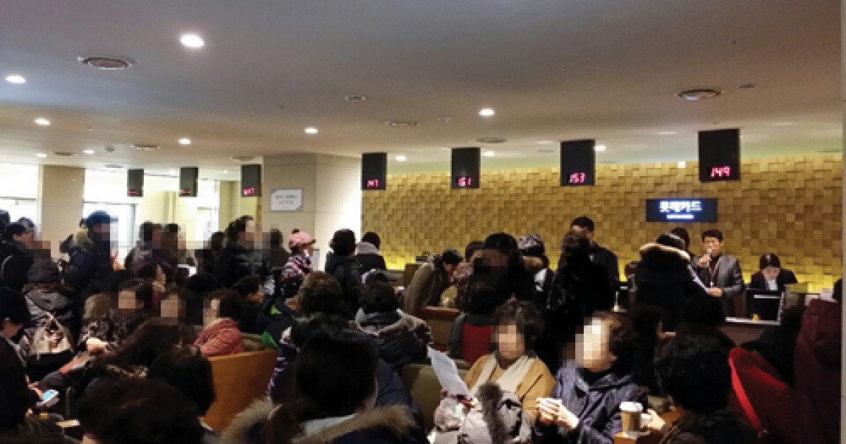 KB·NH 영업점 많으면 뭐하나..카드재발급, 롯데카드에 졌다