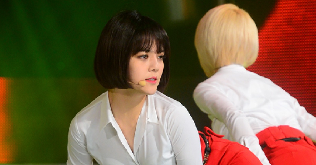 [TD포토] AOA 지민 '매끈한 각선미 자랑'
