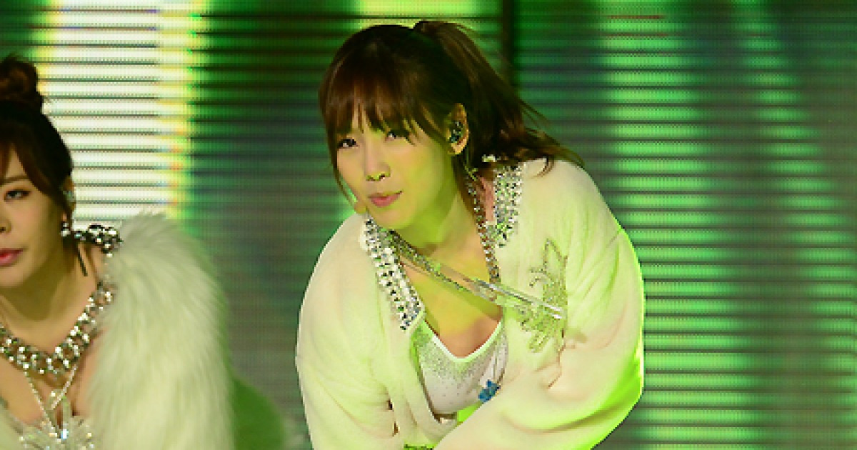퍼포먼스 선보이는 소녀시대 태연[포토]